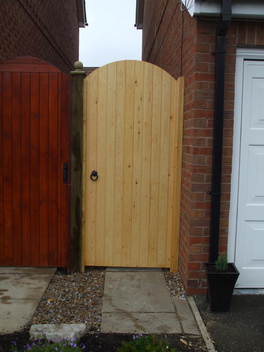 Arch Top Brace & Ledge Side Gates - Products - Gates and fencing in ...