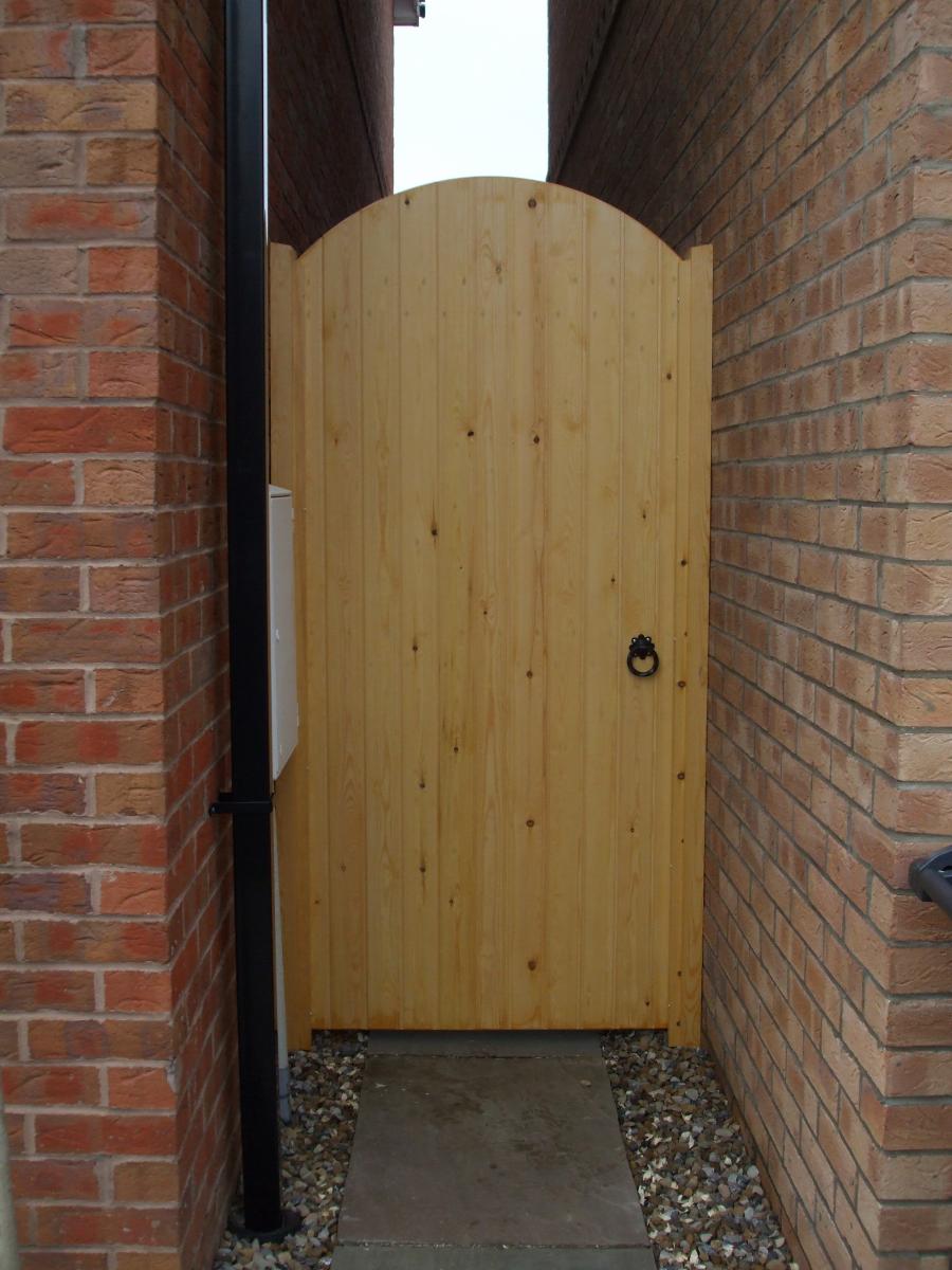 Arch Top Brace & Ledge Side Gates - Products - Gates and fencing in ...
