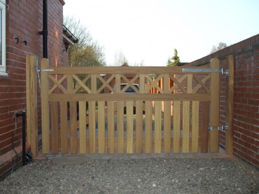 Country Style Gates - Products - Gates and fencing in York - Sandalwood ...