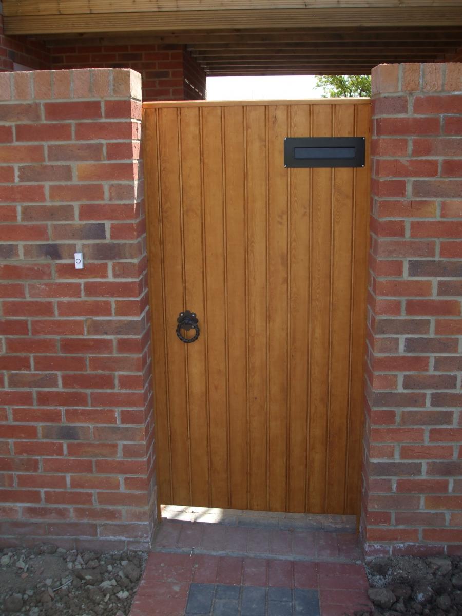 Straight Top Brace & Ledge Side Gates - Products - Gates and fencing in ...