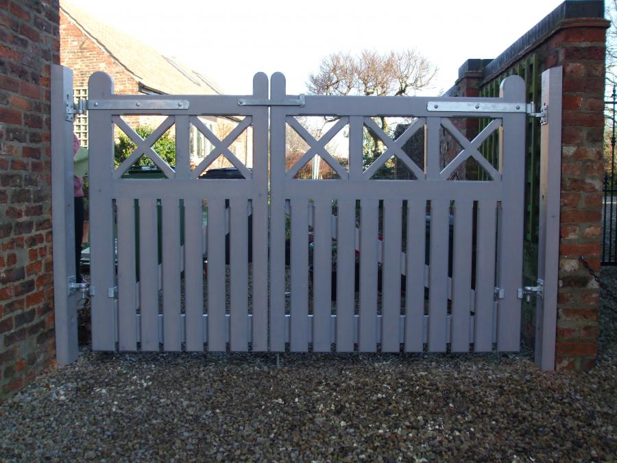 Country Style Gates - Products - Gates and fencing in York - Sandalwood ...