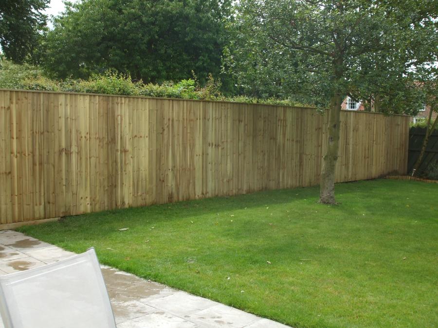 'On The Face' Featherboard Fencing - Products - Gates and fencing in ...