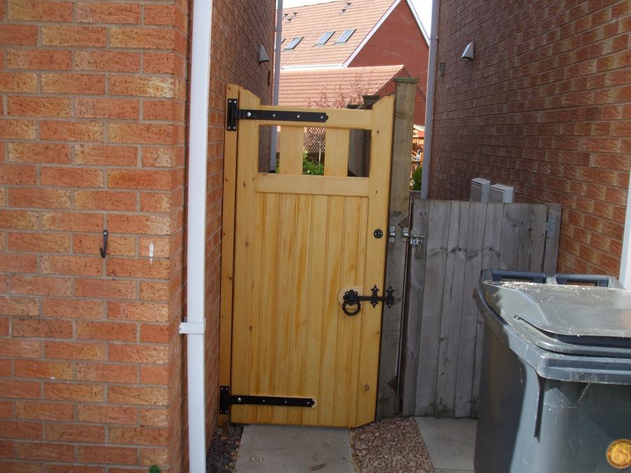 Builders Style Side Gates - Products - Gates and fencing in York ...