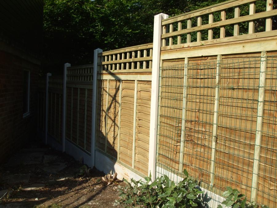 Larch Lap Fencing - Products - Gates and fencing in York - Sandalwood ...