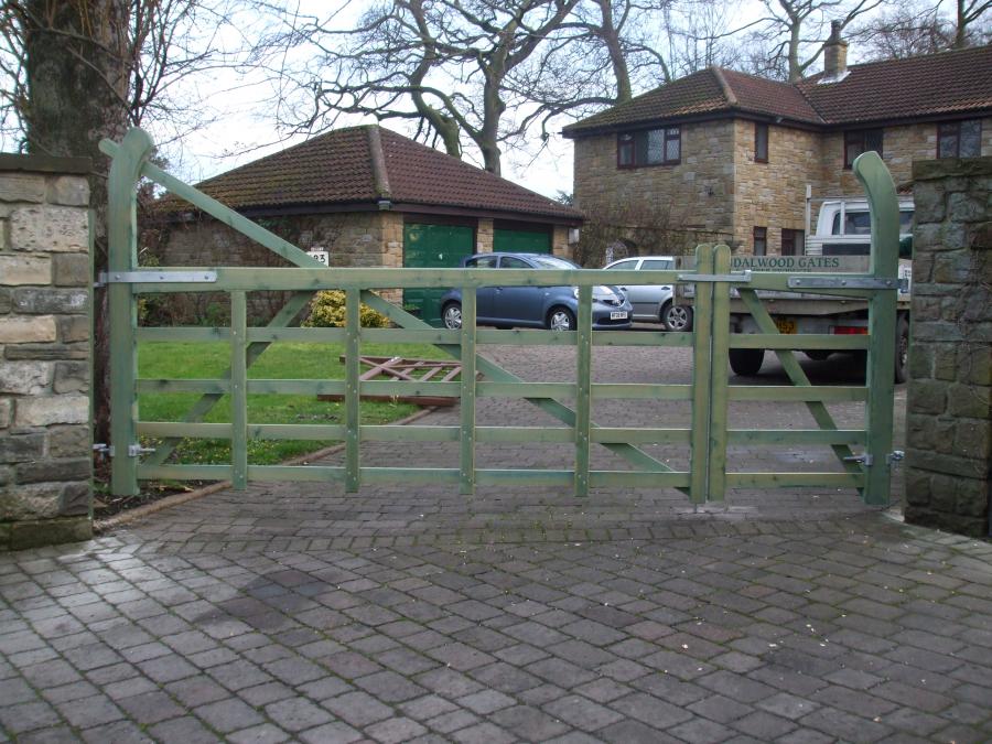 Curved Heel 5 Bar Gates (Softwood) - Products - Gates and fencing in ...
