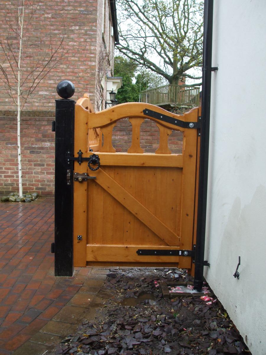 Classic Style Side Doors (Softwood) - Products - Gates and fencing in ...