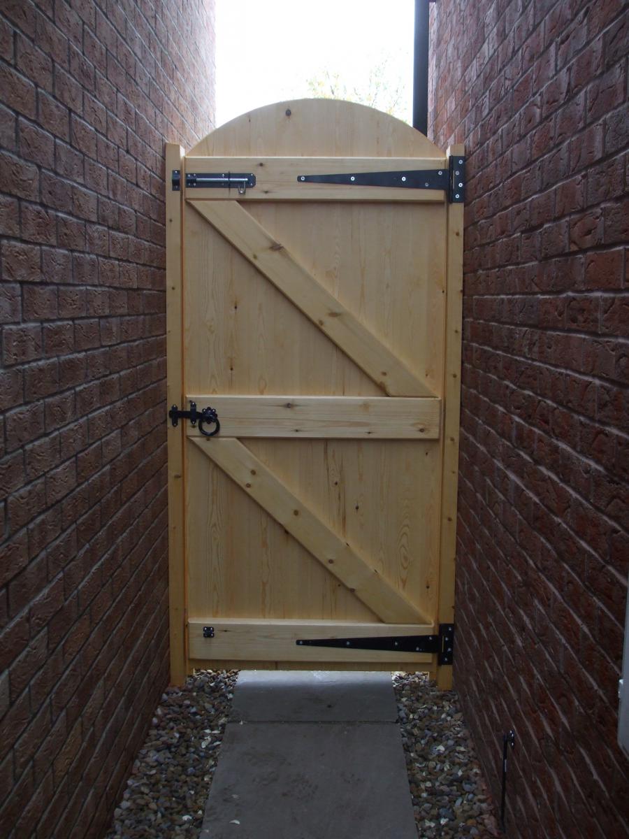Arch Top Brace & Ledge Side Gates - Products - Gates and fencing in ...