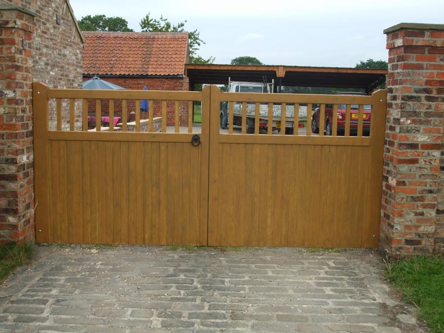Builders Style Gates - Products - Gates and fencing in York ...
