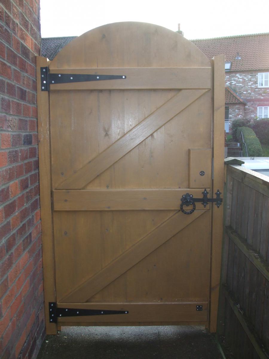 Arch Top Brace & Ledge Side Gates - Products - Gates and fencing in ...