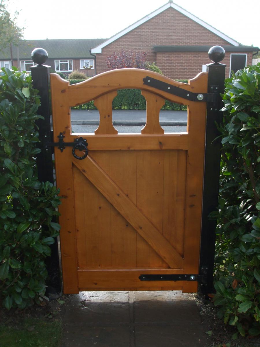 Classic Style Side Doors (Softwood) - Products - Gates and fencing in ...