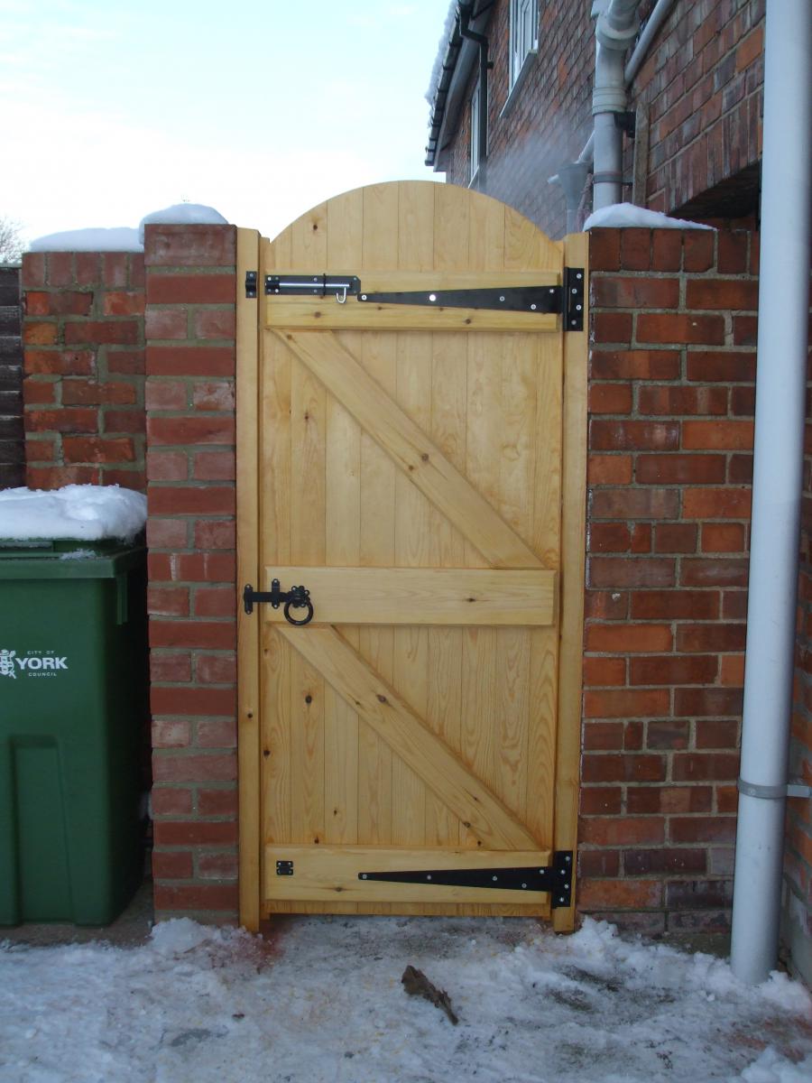 Arch Top Brace & Ledge Side Gates - Products - Gates and fencing in ...