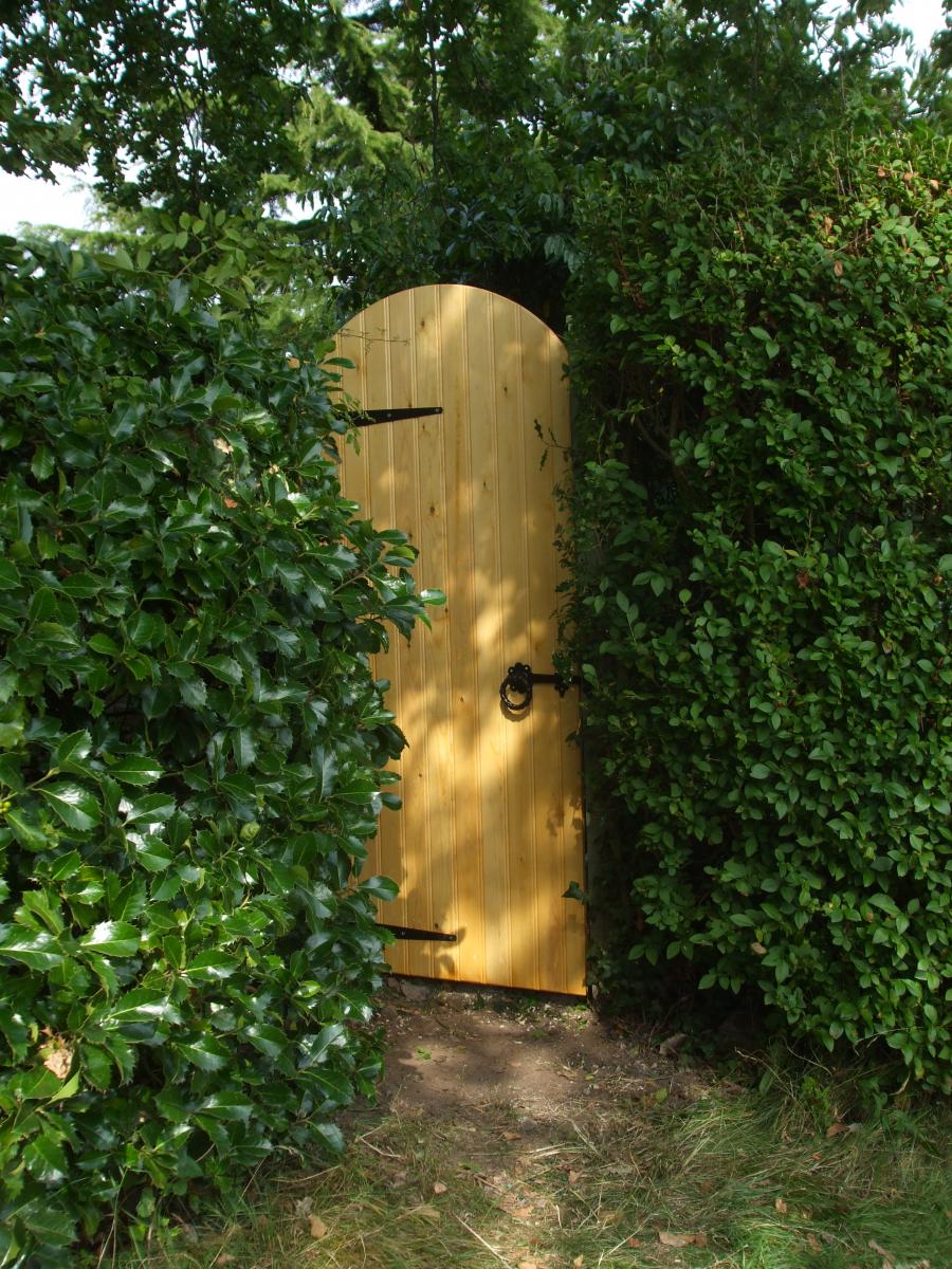 Arch Top Brace & Ledge Side Gates - Products - Gates and fencing in ...