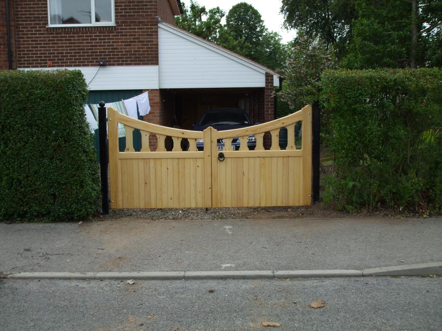 Swept Top Classic Style (Softwood) - Products - Gates and fencing in ...