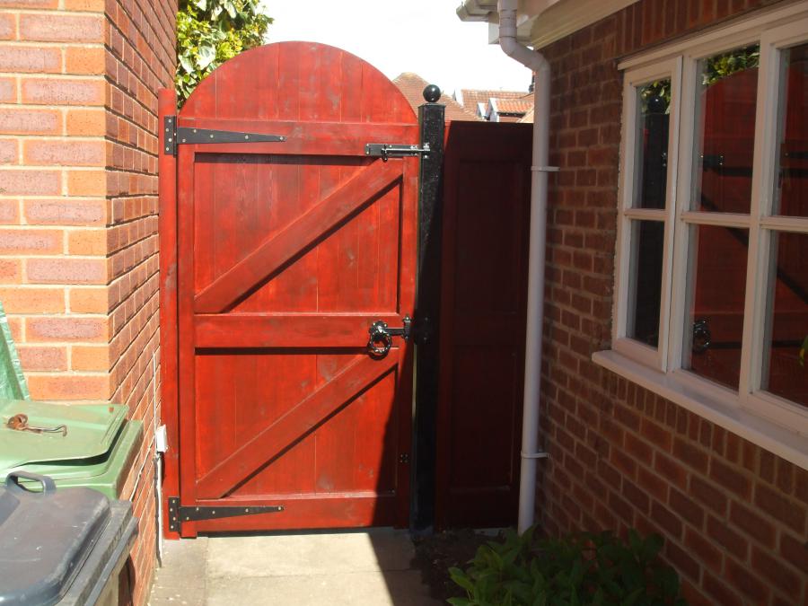 Arch Top Brace & Ledge Side Gates - Products - Gates and fencing in ...