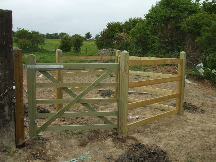 Standard 5 Bar Gates (Softwood) - Products - Gates and fencing in York ...