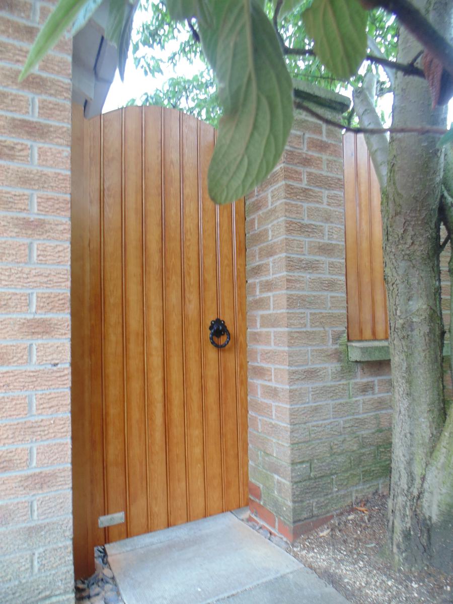 Arch Top Brace & Ledge Side Gates - Products - Gates and fencing in ...