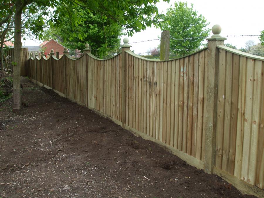 Swept Top Featherboard Fencing - Products - Gates and fencing in York ...
