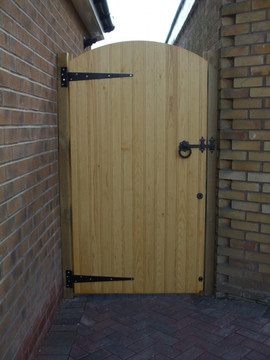 Arch Top Brace & Ledge Side Gates - Products - Gates and fencing in ...