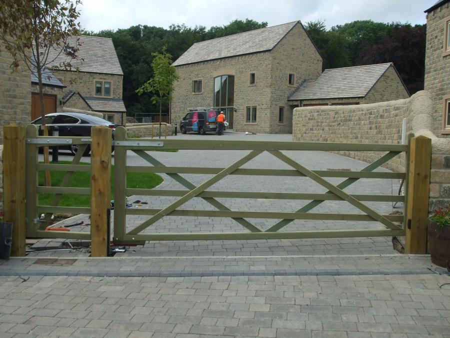 Standard 5 Bar Gates (Softwood) - Products - Gates and fencing in York ...