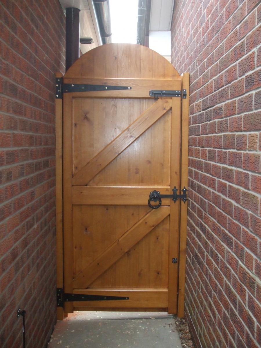 Arch Top Brace & Ledge Side Gates - Products - Gates and fencing in ...