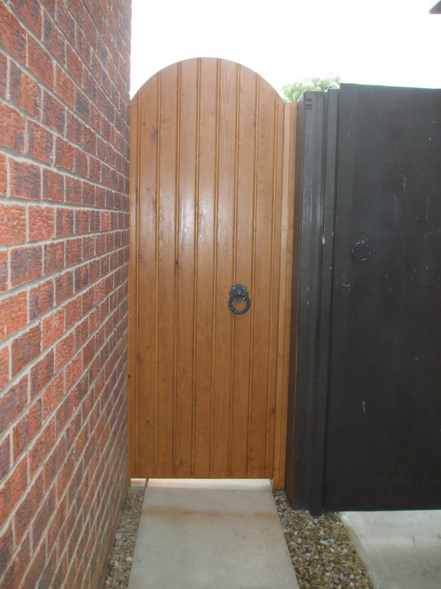 Arch Top Brace & Ledge Side Gates - Products - Gates and fencing in ...