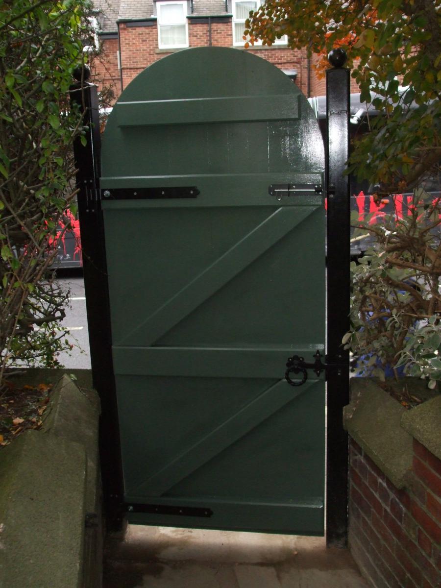 Arch Top Brace & Ledge Side Gates - Products - Gates and fencing in ...