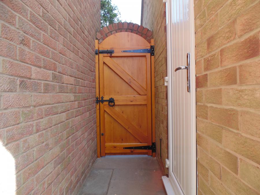 Arch Top Brace & Ledge Side Gates - Products - Gates and fencing in ...