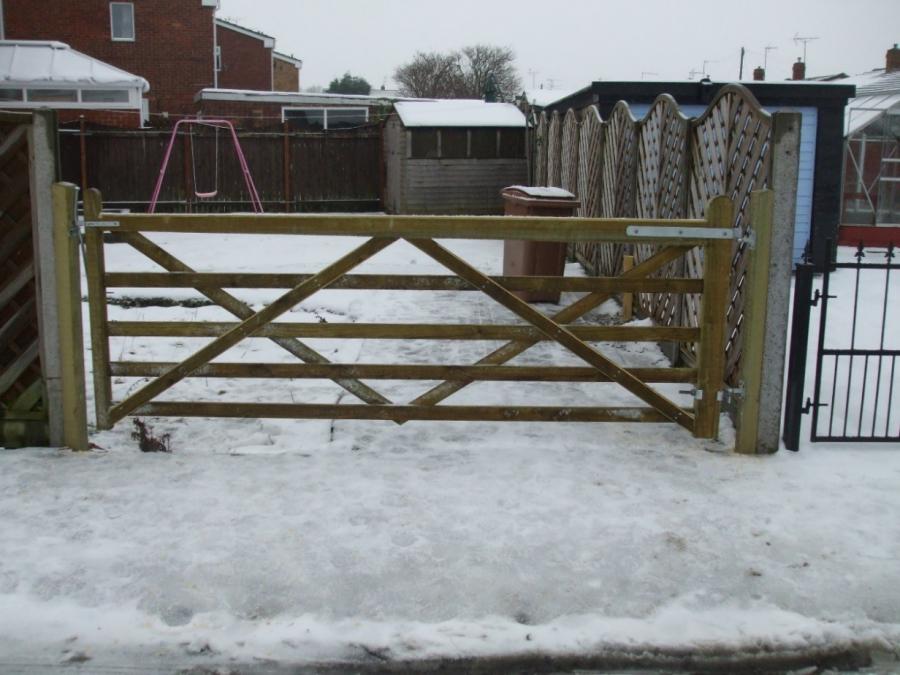 Standard 5 Bar Gates (Softwood) - Products - Gates and fencing in York ...
