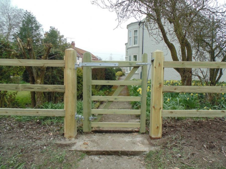 Standard 5 Bar Gates (Softwood) - Products - Gates and fencing in York ...