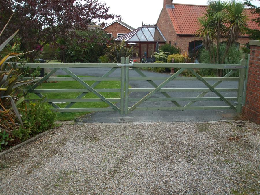 Standard 5 Bar Gates (Softwood) - Products - Gates and fencing in York ...