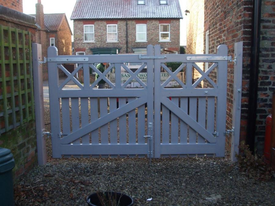 Country Style Gates - Products - Gates and fencing in York - Sandalwood ...