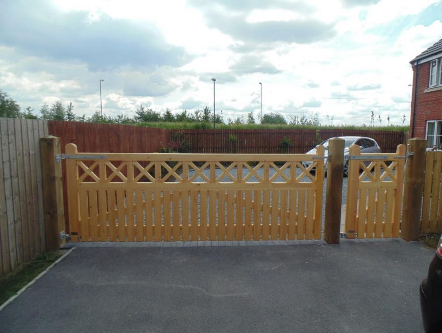 Country Style Gates - Products - Gates and fencing in York - Sandalwood ...