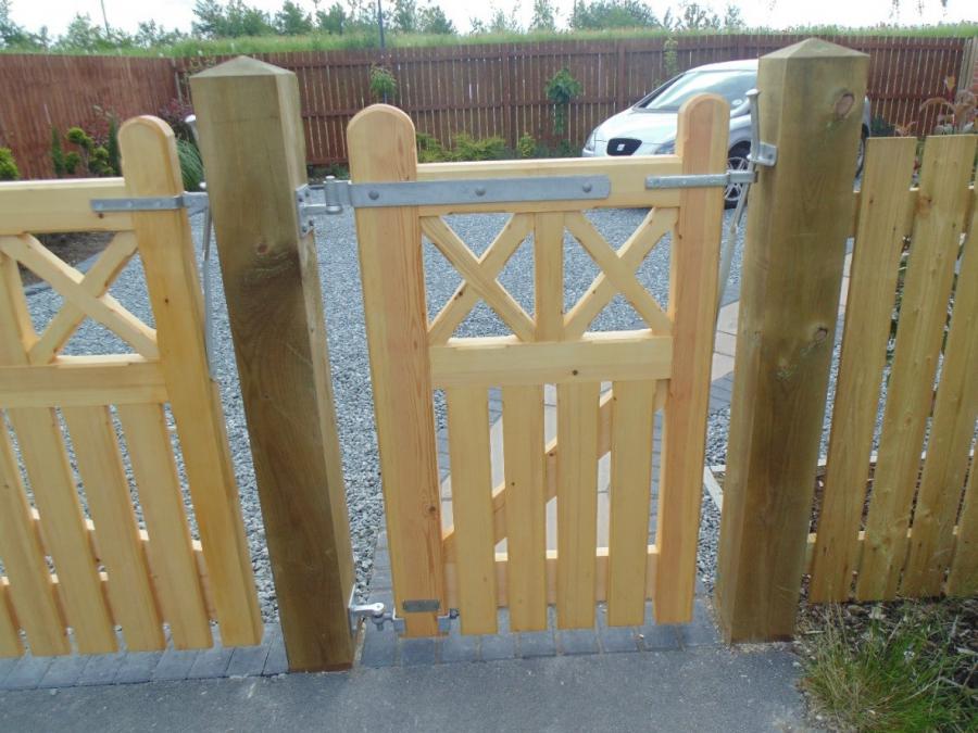 Country Style Gates - Products - Gates and fencing in York - Sandalwood ...
