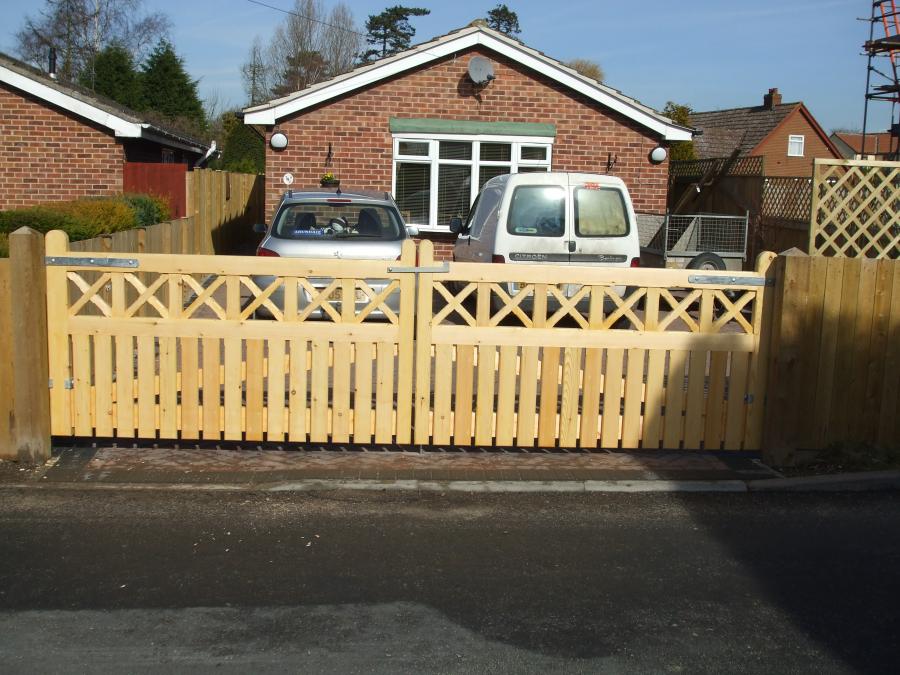 Country Style Gates - Products - Gates and fencing in York - Sandalwood ...