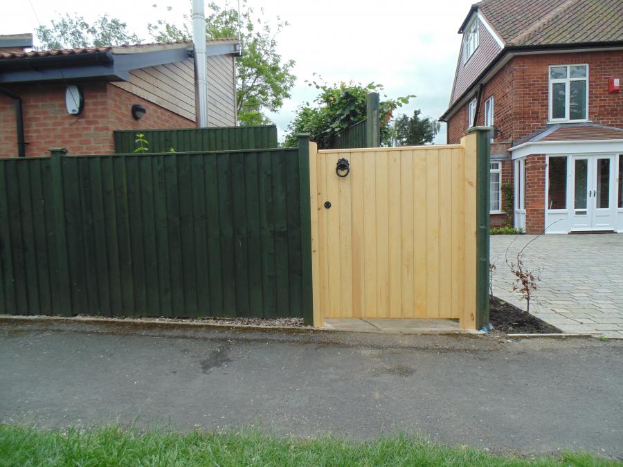Straight Top Brace & Ledge Side Gates - Products - Gates and fencing in ...