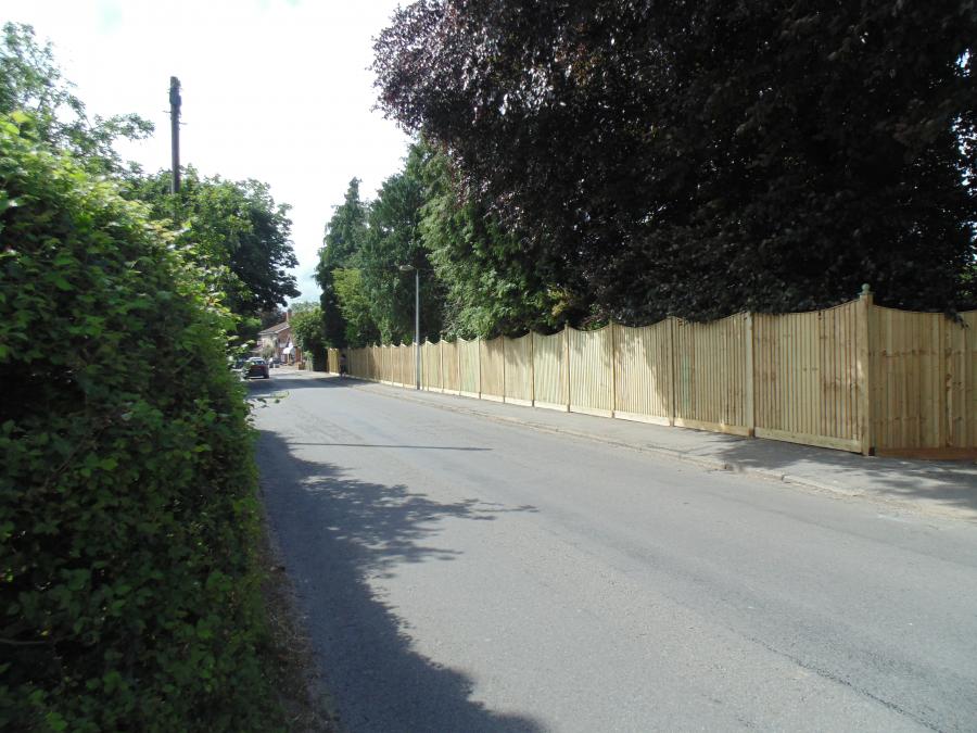 Swept Top Featherboard Fencing - Products - Gates and fencing in York ...