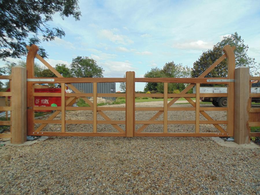 Curved Heel 5 Bar Gates (Hardwood) - Products - Gates and fencing in ...