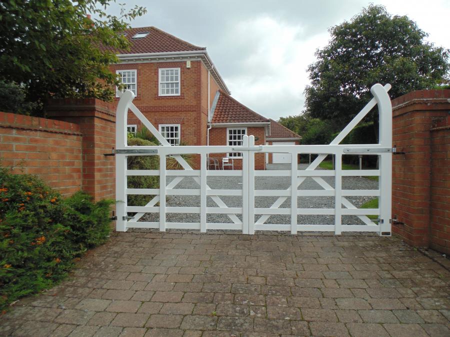 Curved Heel 5 Bar Gates (Softwood) - Products - Gates and fencing in ...