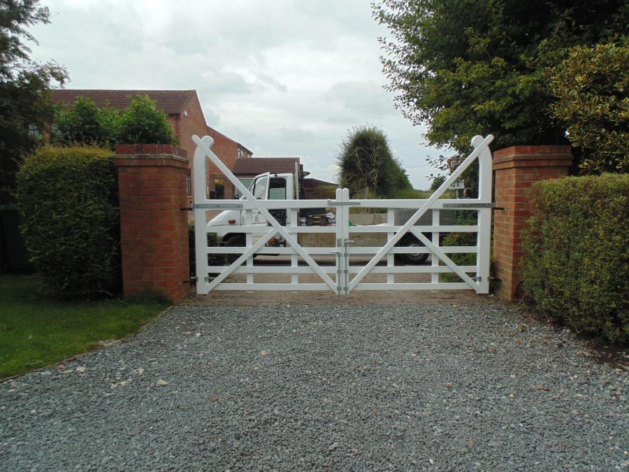Curved Heel 5 Bar Gates (Softwood) - Products - Gates and fencing in ...