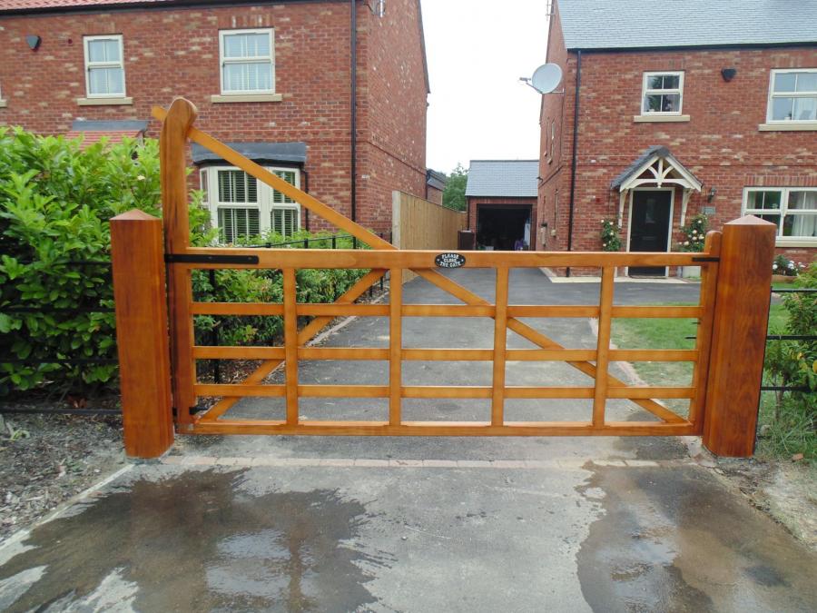Curved Heel 5 Bar Gates (Hardwood) - Products - Gates and fencing in ...