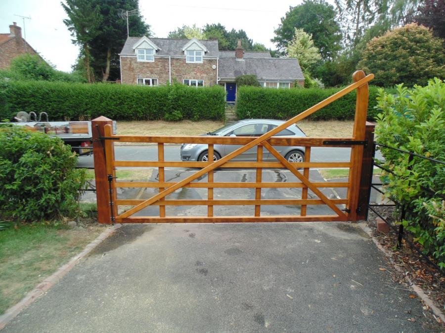 Curved Heel 5 Bar Gates (Hardwood) - Products - Gates and fencing in ...
