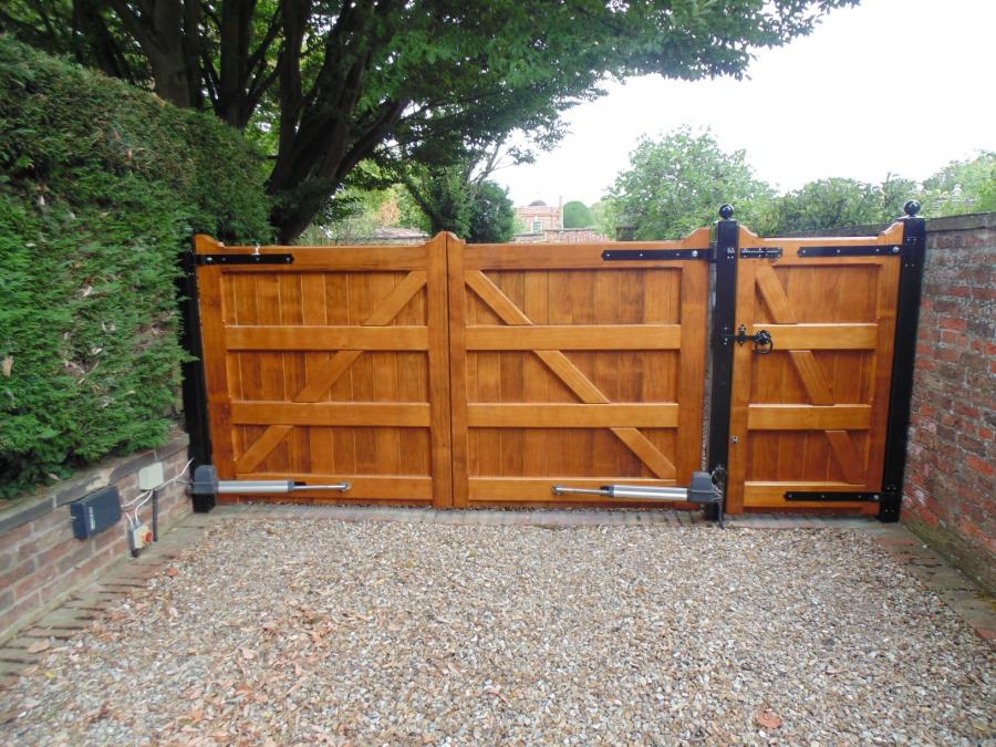 Straight Top Frame, Brace & Ledge (Hardwood) - Products - Gates and ...