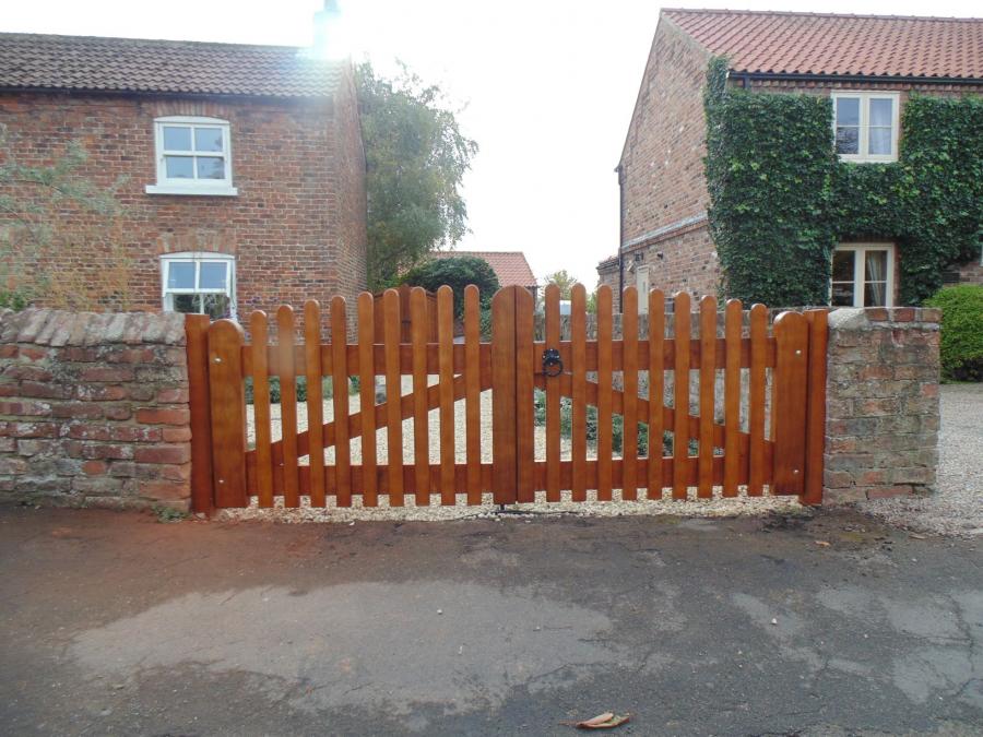Framed Palisade Gates - Products - Gates and fencing in York ...