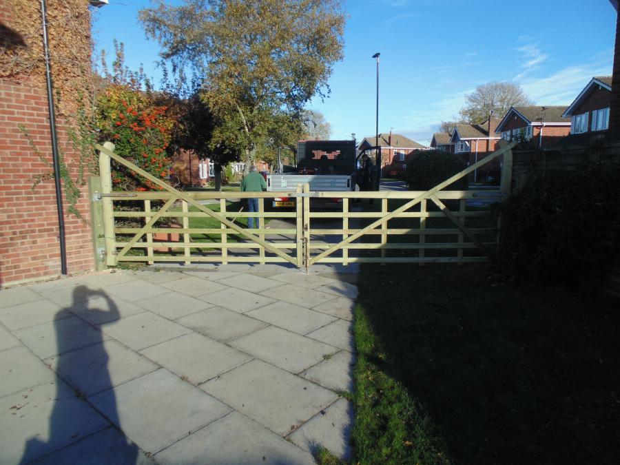 Curved Heel 5 Bar Gates (Softwood) - Products - Gates and fencing in ...