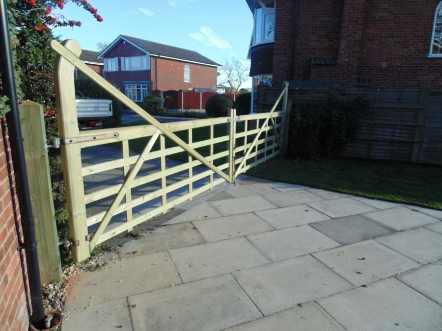 Curved Heel 5 Bar Gates (Softwood) - Products - Gates and fencing in ...