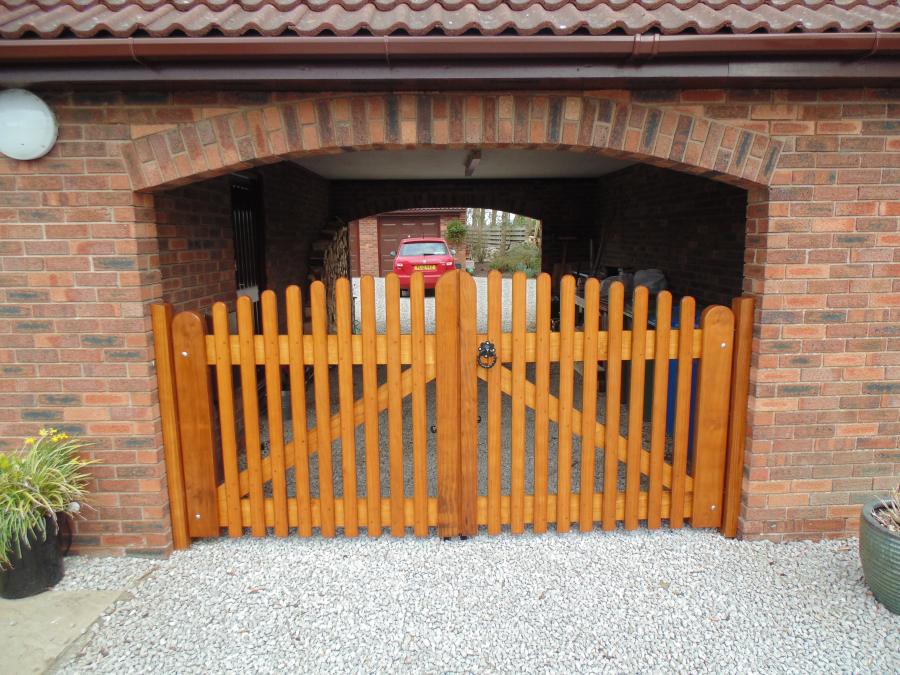 Framed Palisade Gates - Products - Gates and fencing in York ...