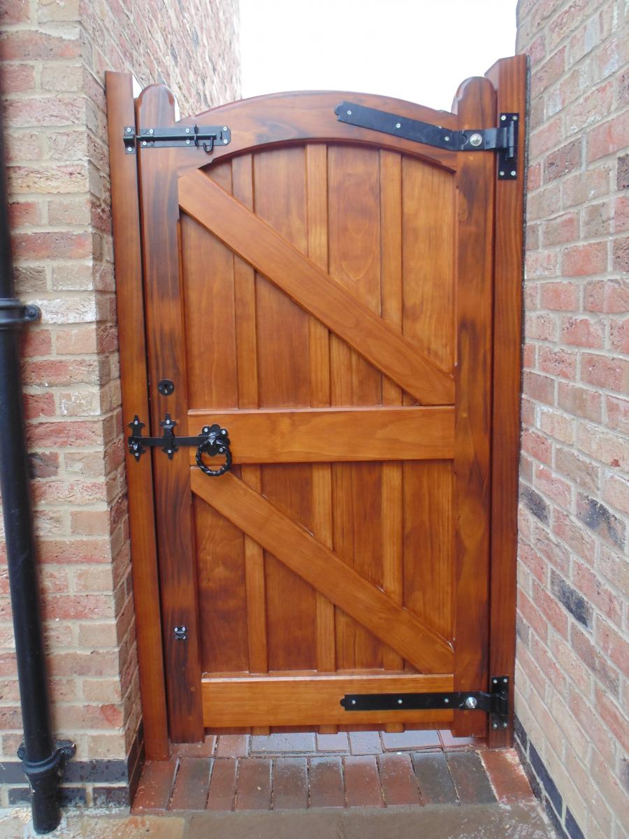 Manor Hardwood Side Doors - Products - Gates and fencing in York ...