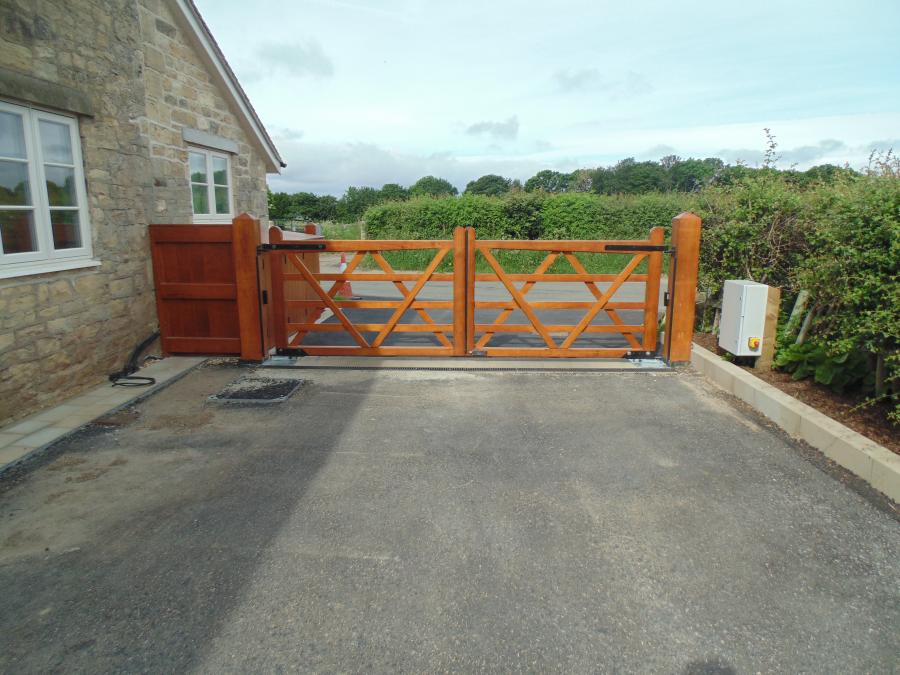 Standard 5 Bar Gates (Hardwood) - Products - Gates and fencing in York ...