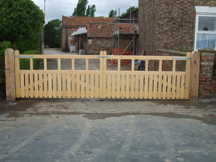Country Style Gates - Products - Gates and fencing in York - Sandalwood ...
