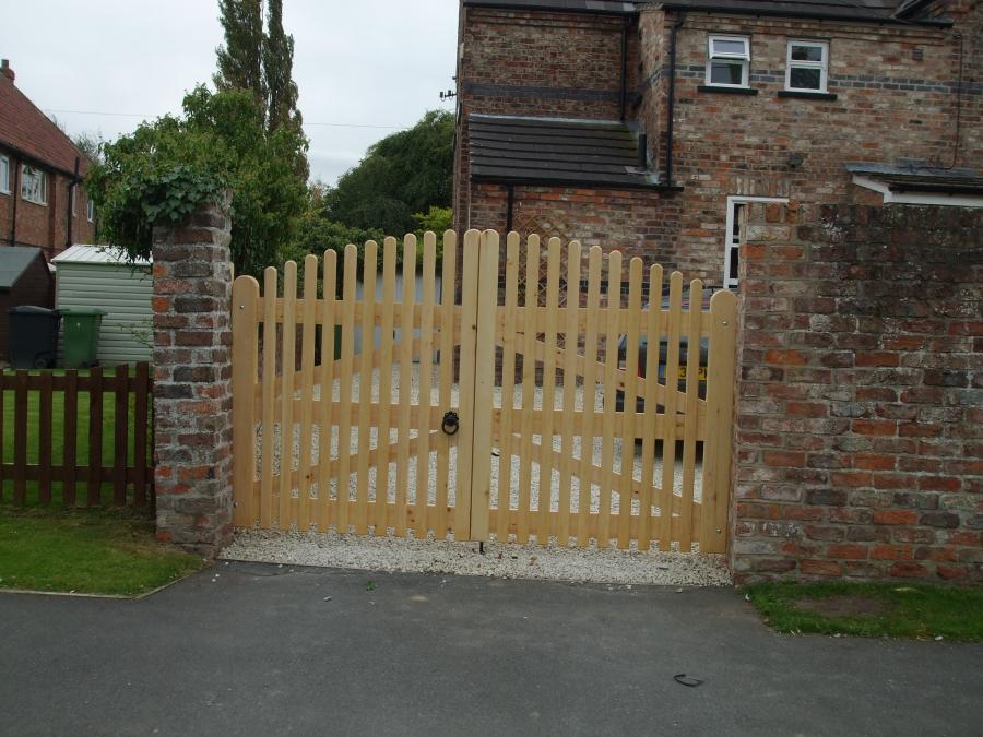 Framed Palisade Gates - Products - Gates and fencing in York ...